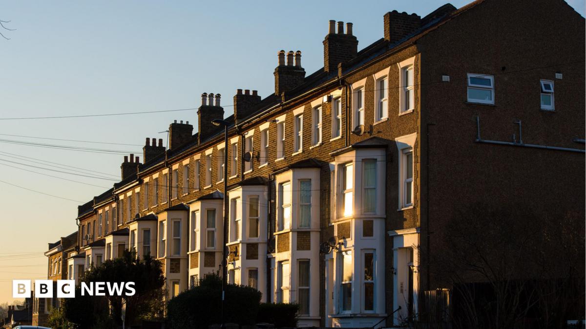 London housing: Social homes plan to help capital's crisis - BBC News