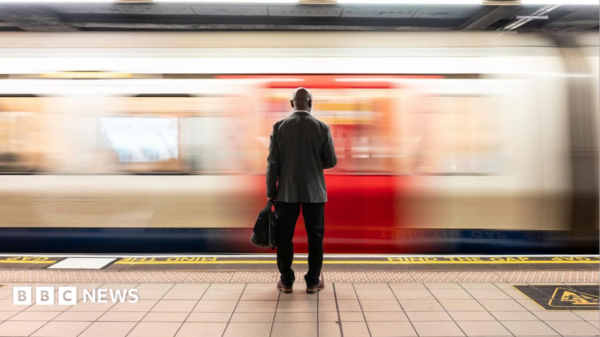 Freedom Pass free travel for older Londoners could be cut back - BBC News