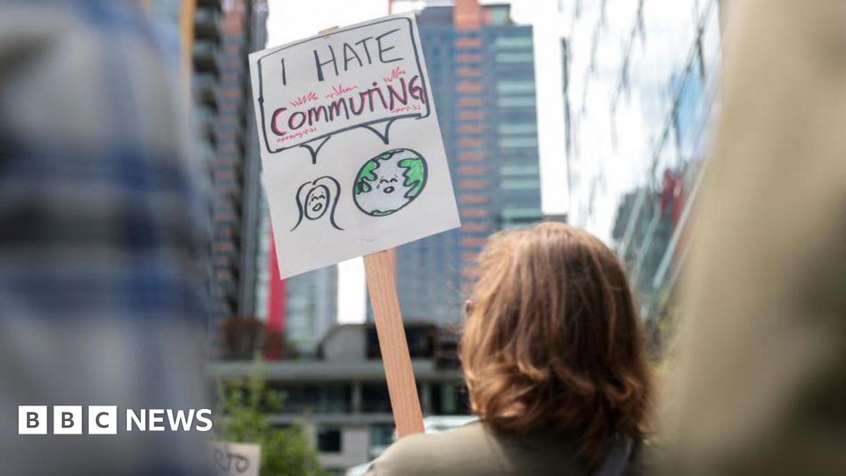 Amazon tells staff to get back to office five days a week - BBC News