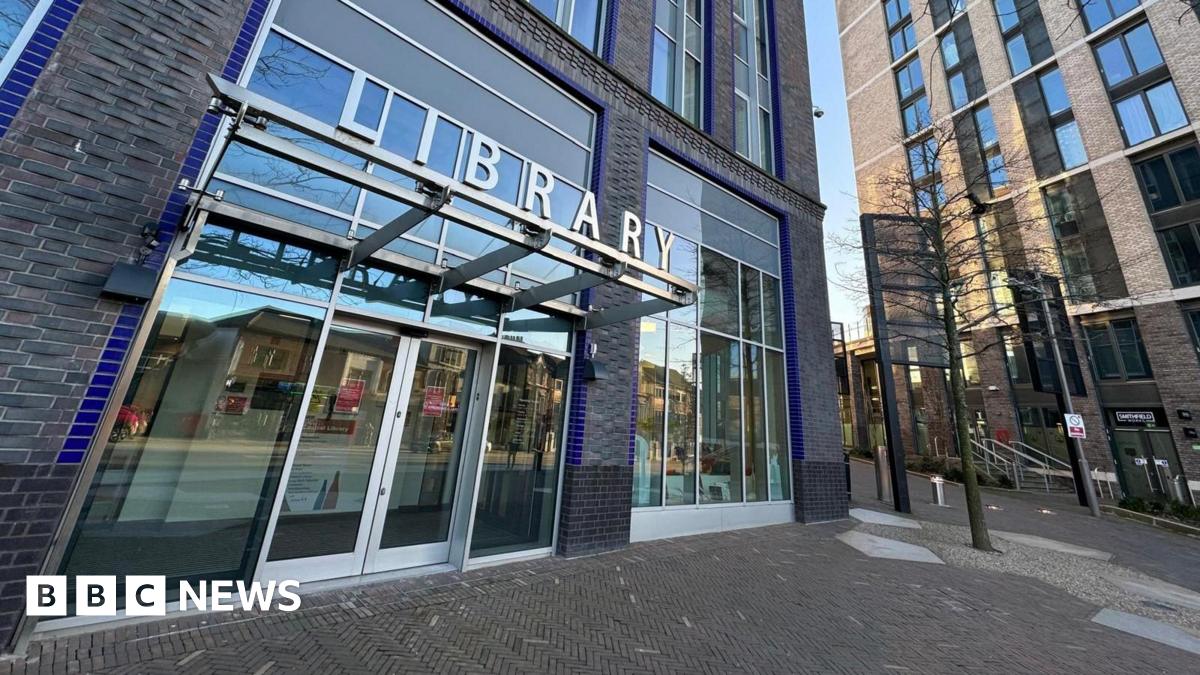 Call for volunteers to help boost Stoke-on-Trent library hours - BBC News