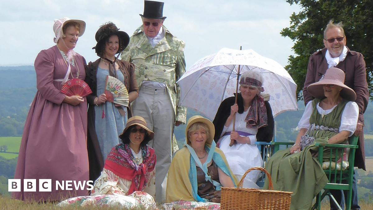 Box Hill: National Trust picnic celebrates Jane Austen setting - BBC News