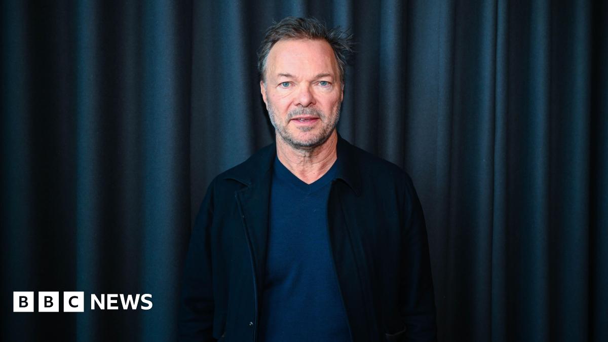 Pete Tong and Billy Ocean to headline Live at Lincoln Castle - BBC News