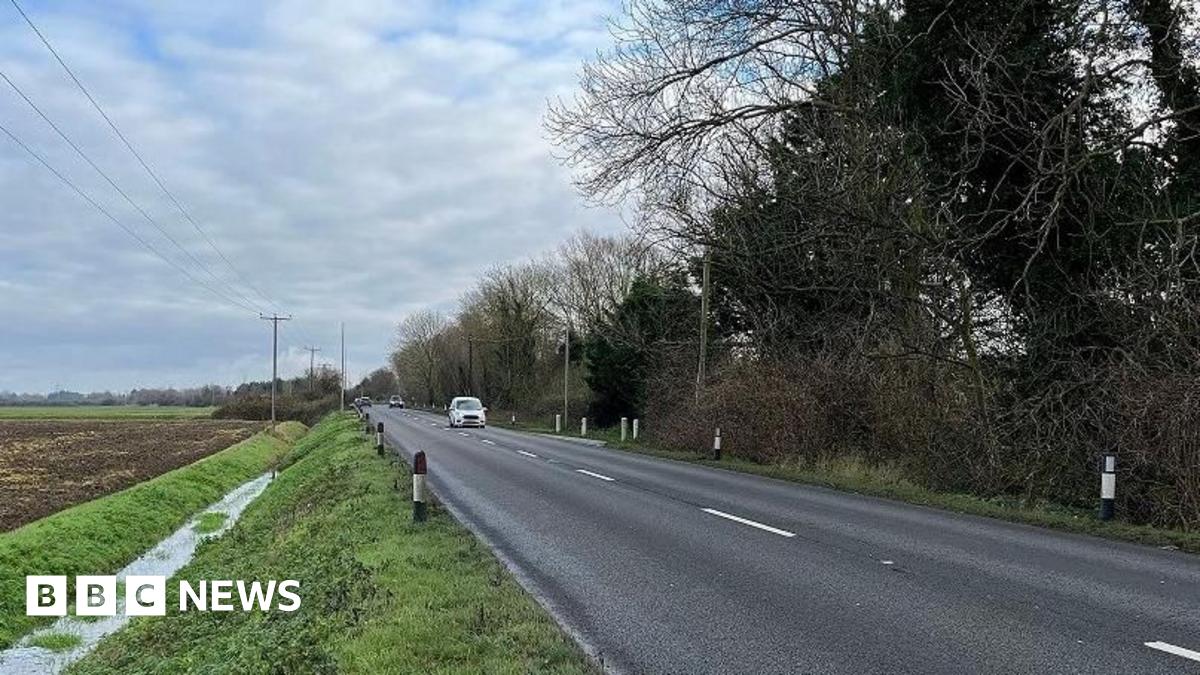 Traffic lights put up for A47 King's Lynn body investigation - BBC News