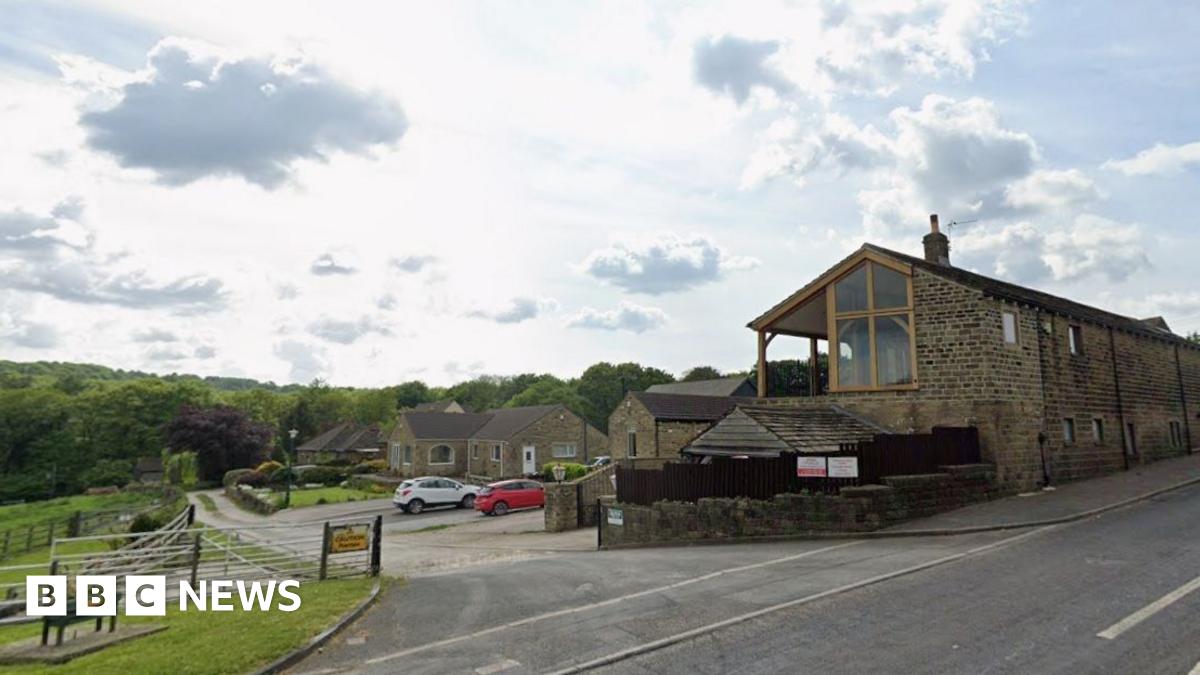 Man dies after being hit by falling tree in Upper Cumberworth - BBC News