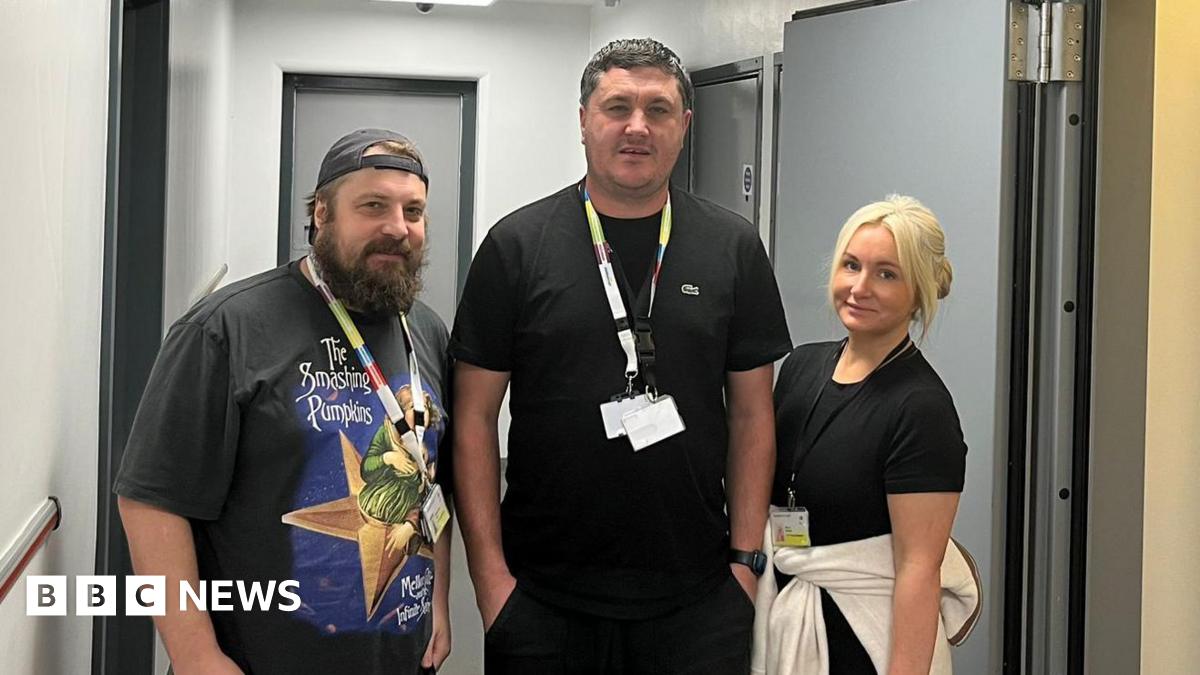 School knife crime lessons 'miss most offenders' - BBC News