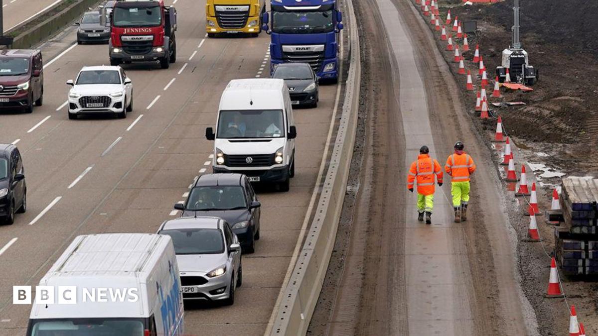 Drivers advised to change travel plans during M25 closure - BBC News