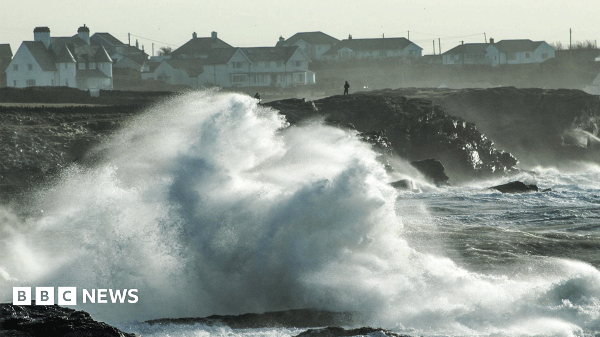 Storm Éowyn: Night without power after 93mph winds - BBC News