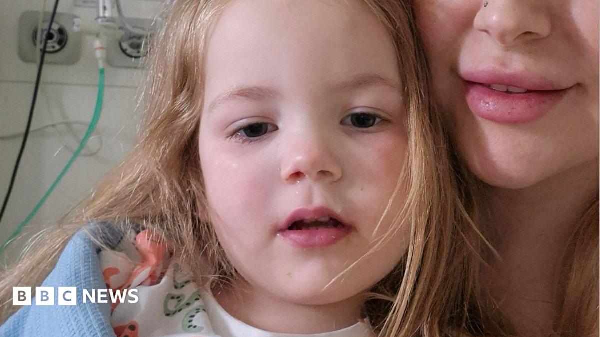 St Helens: 'Miracle' recovery of girl, 3, who fell into lake - BBC News