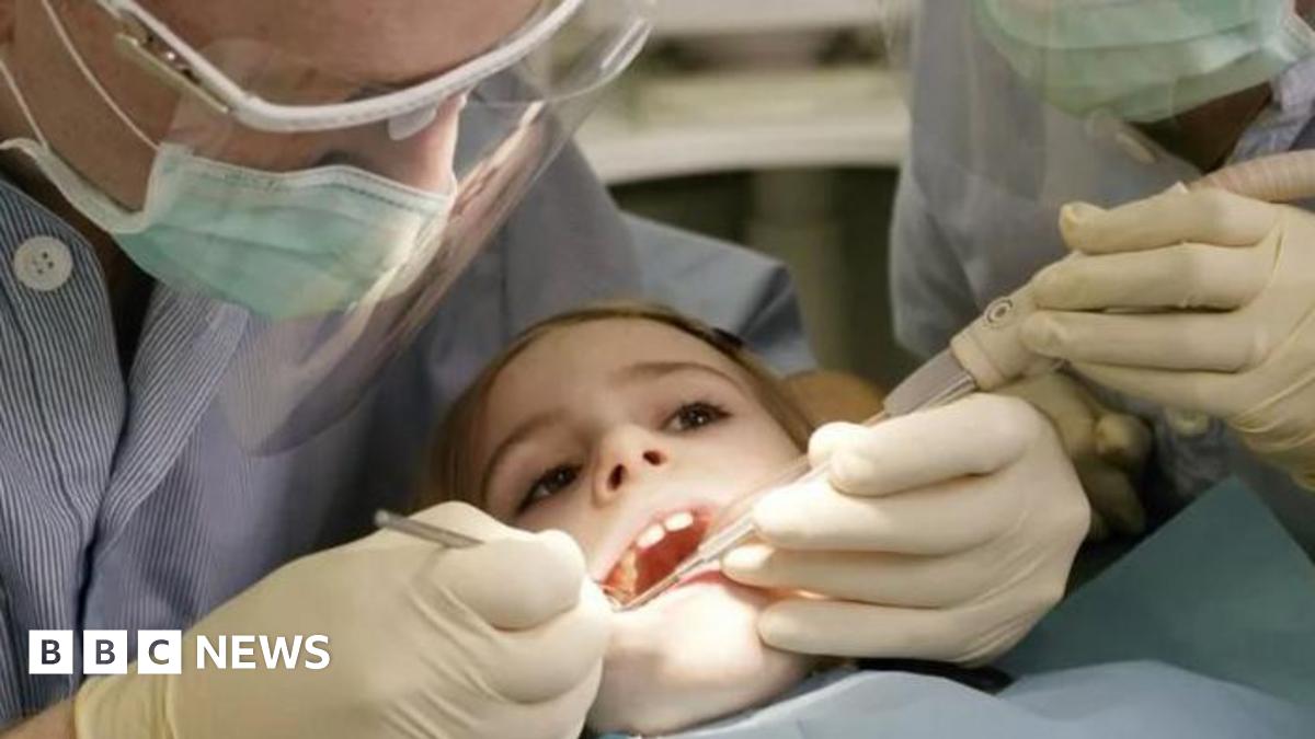 Swindon children 'three times' more likely to need teeth removed - BBC News