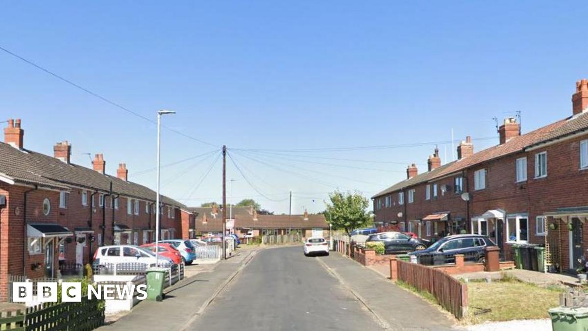 Kippax man charged with assaulting police officers - BBC News