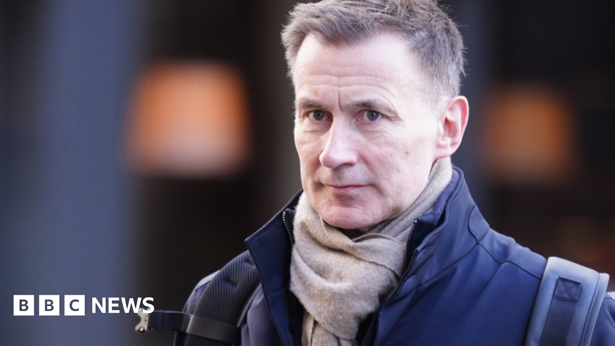 Jeremy Hunt apologises to Letby victims' families - BBC News