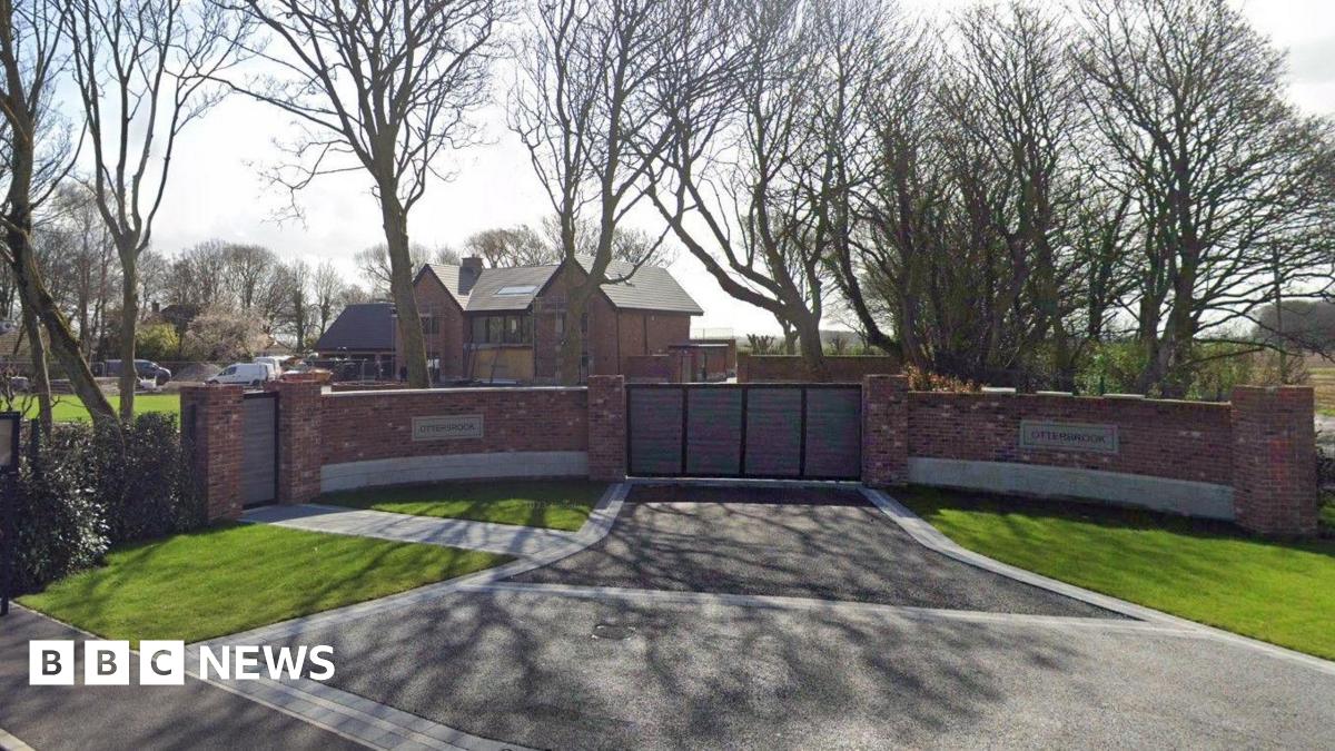 Southport mansion garden house given retrospective approval - BBC News