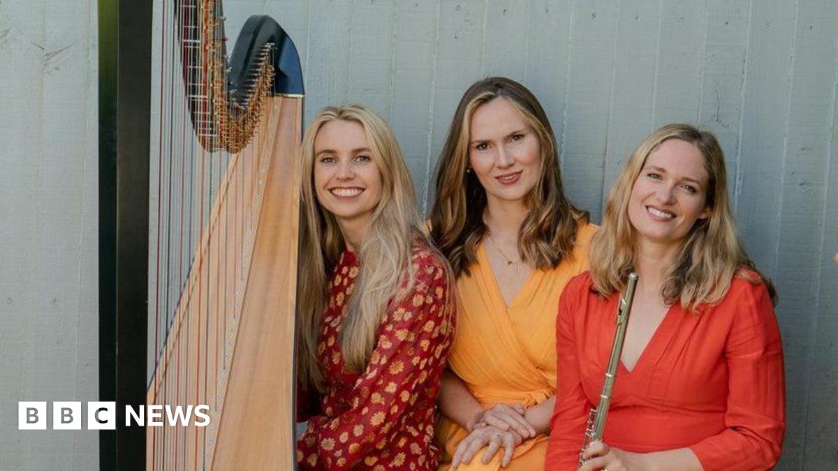 Leeds Song: Classical music festival hosts night in a brewery - BBC News