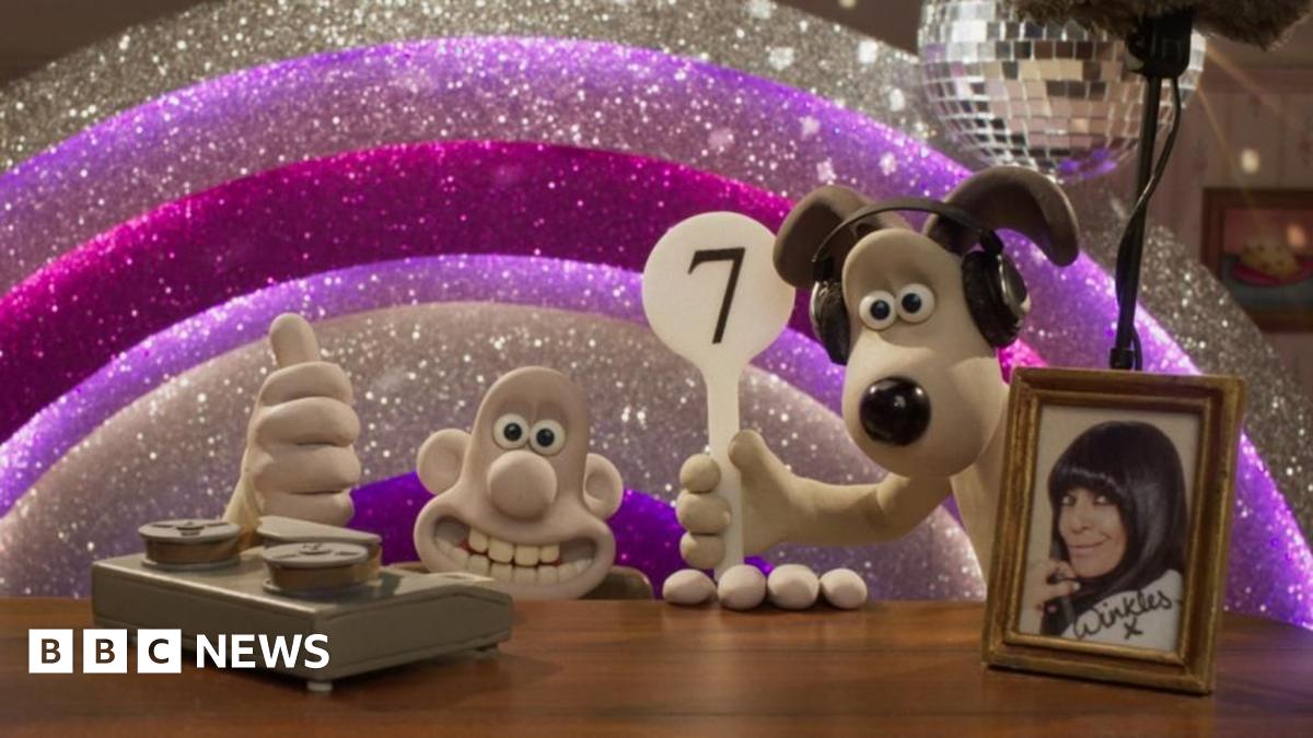 Wallace and Gromit make live appearance on Strictly's semi-final - BBC News