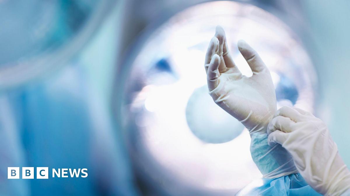 'Golden boy' Oxford surgeon 'remorseful' after suspension - BBC News