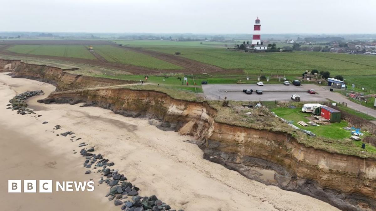 Filmmaker highlights life on crumbling Happisburgh cliffs - BBC News