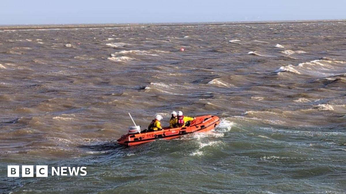 Barrow RNLI rescue kitesurfer in 'near gale force winds' - BBC News