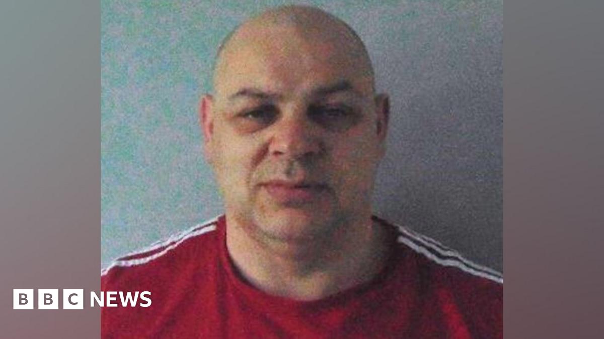 New image released of missing Liverpool prisoner - BBC News