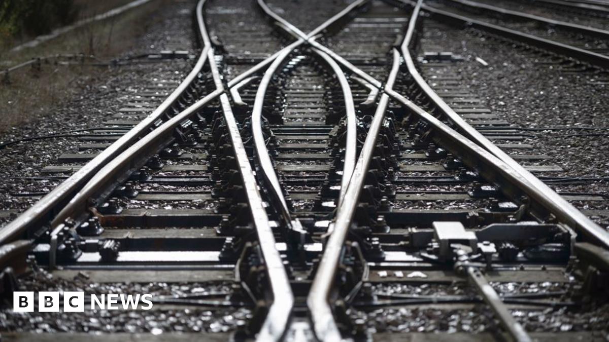 Plan for new Liverpool-Manchester rail line revealed - BBC News