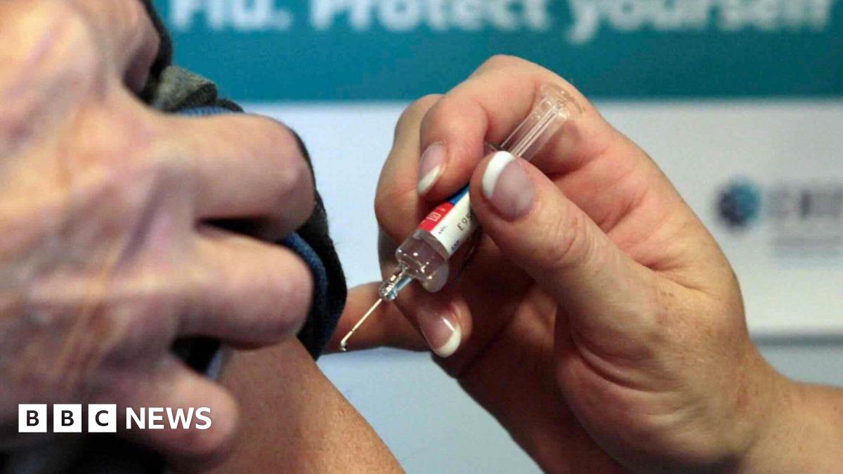 Thousands in Jersey get winter Covid and flu vaccines - BBC News