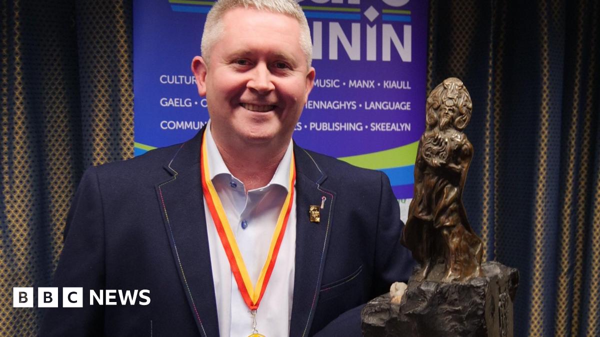 Highest Isle of Man cultural award for youth festival founder - BBC News
