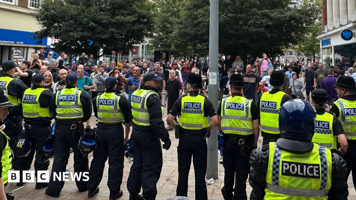 Senior figures condemn Hull disorder and promise 'consequences' - BBC News