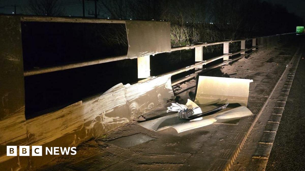 A47 King's Lynn closed after multi-car collision in Norfolk - BBC News