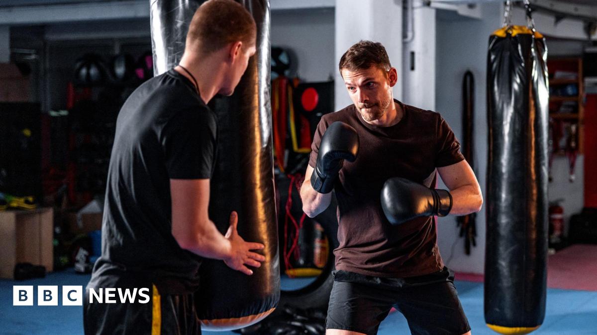 York: New boxing gym to help people in crisis approved - BBC News