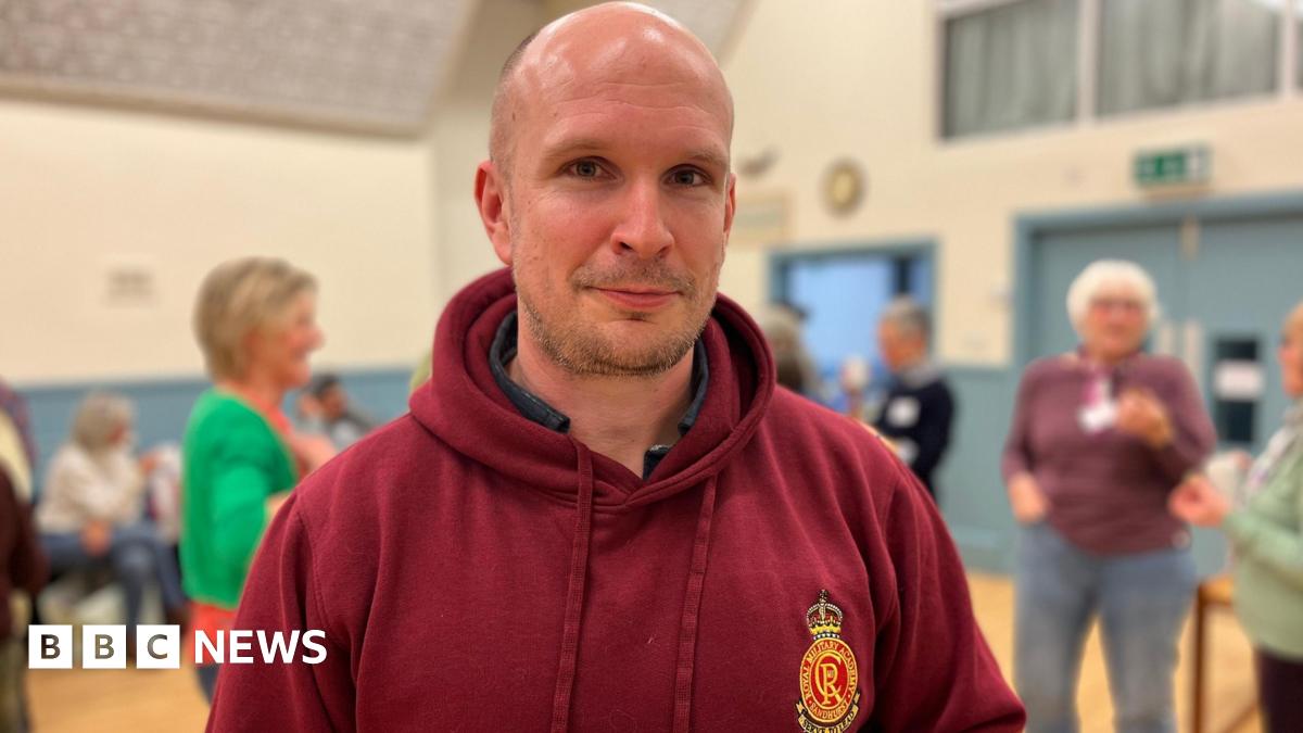 Scottish Borders barber-shop singers look for new members - BBC News