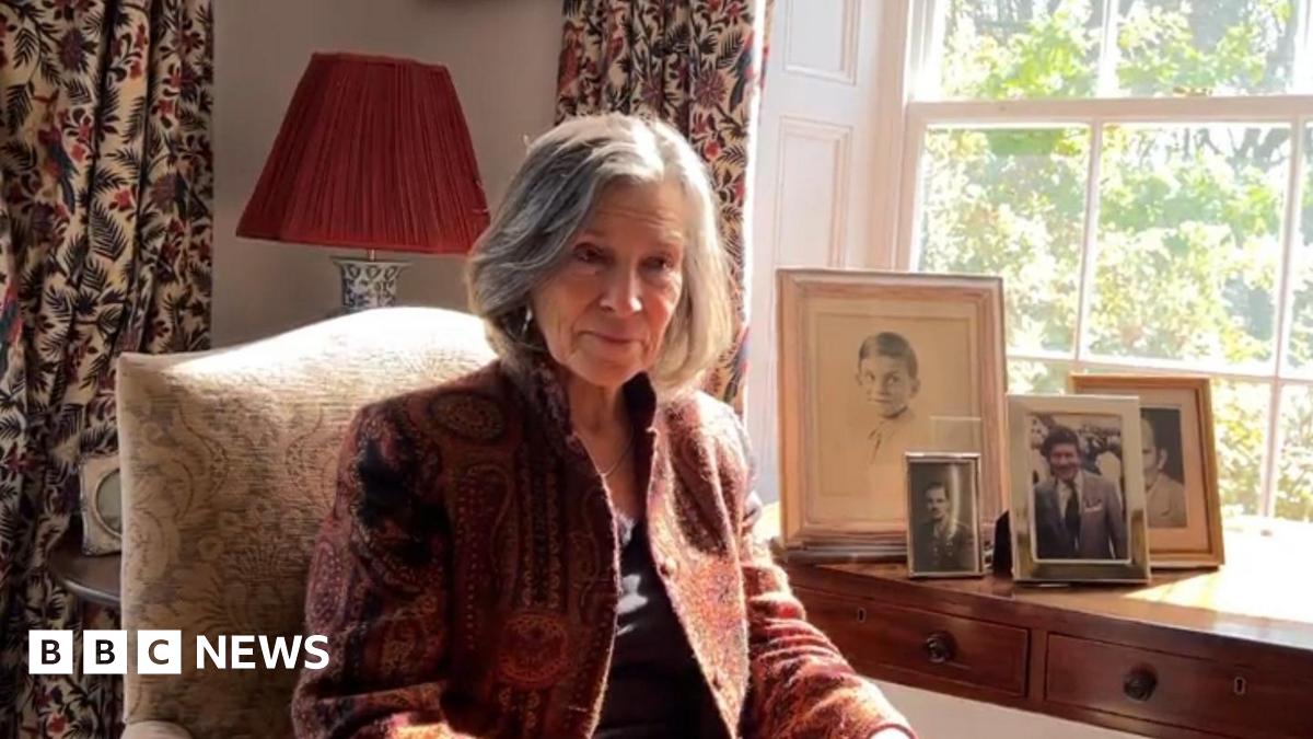 VE Day letters go on display in Staffordshire after BBC appeal - BBC News