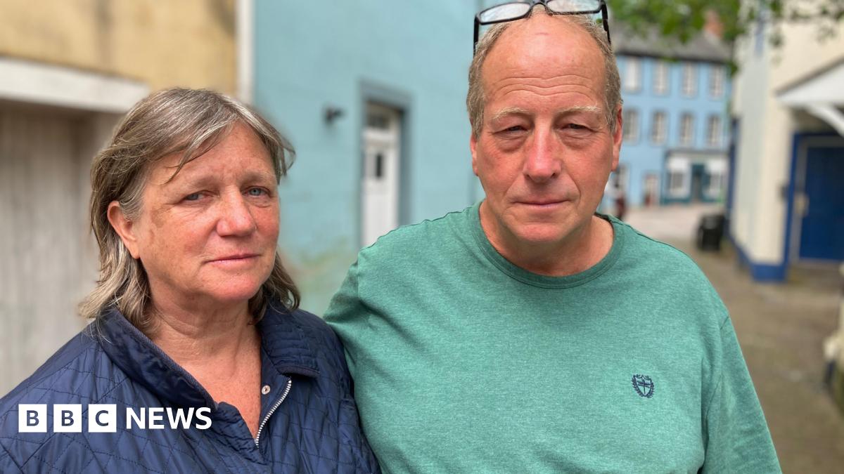 Cumbrian couple left out of rural fast internet scheme - BBC News