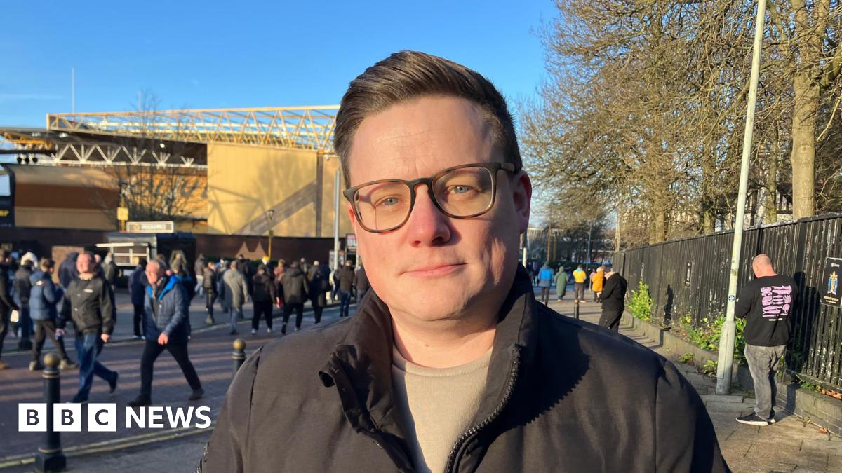 'It's an embarrassing time to be a Wolves fan' - BBC News