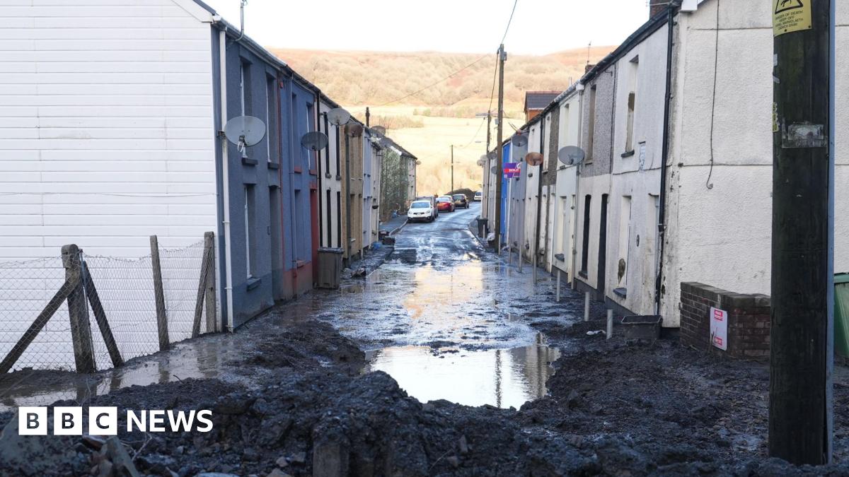 Abertillery: Collapsed coal tip led to 'frightening' landslip - BBC News