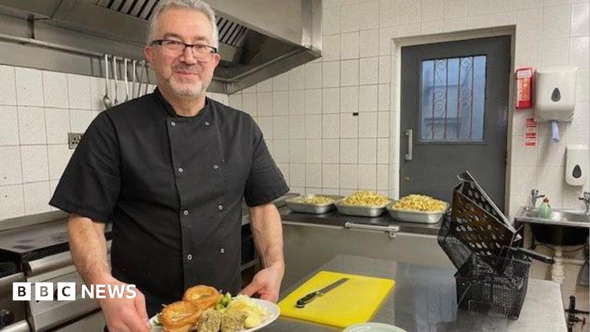 Shrewsbury cafe owner bringing Christmas Day cheer - BBC News