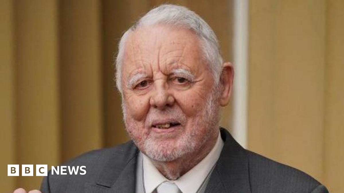 Sir Terry Waite encourages others to make positive changes - BBC News