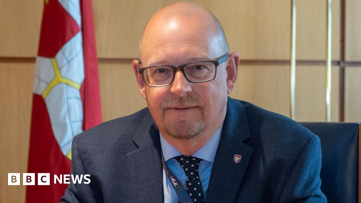 Lead civil servant Mark Lewin to stay in post for three years - BBC News