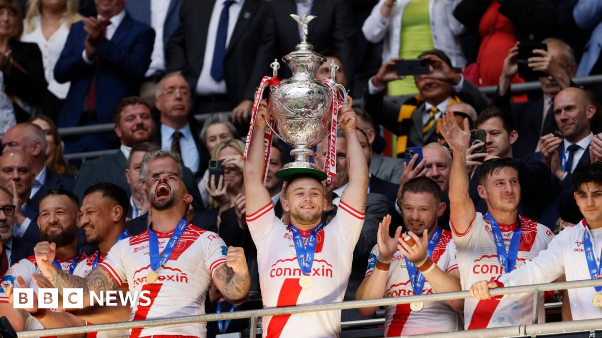 Hull Kingston Rovers Challenge Cup victory parade - BBC News