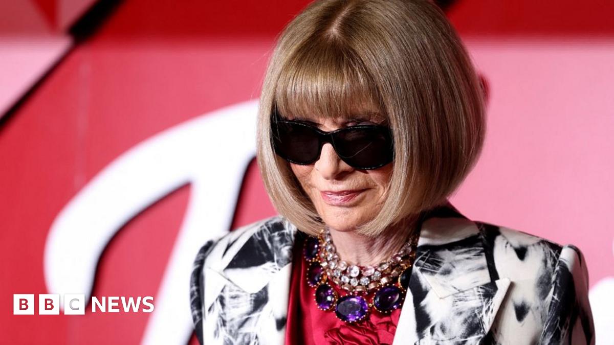Anna Wintour steps back as US Vogue's editor-in-chief - BBC News