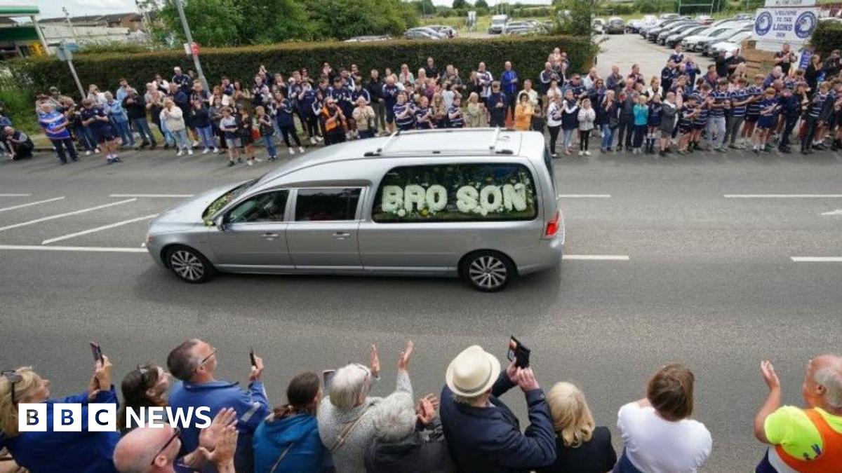 Rob Burrow funeral: Hundreds bid farewell to rugby icon - BBC News