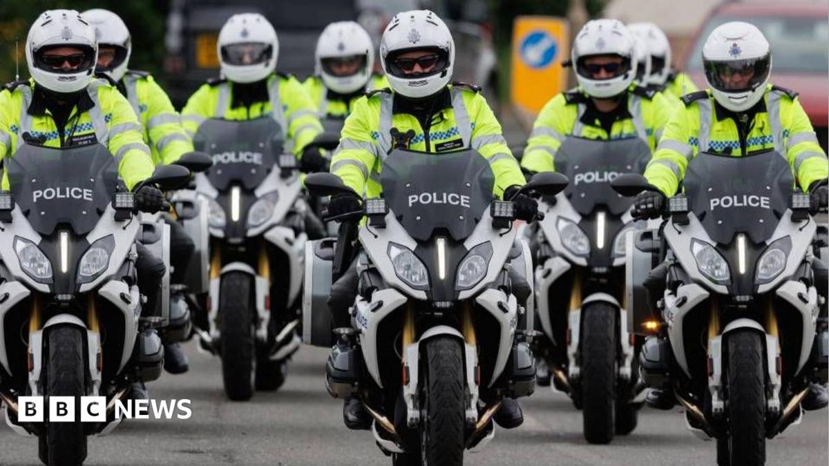 Four arrests after 7,000 police deployed for Trump visit - BBC News