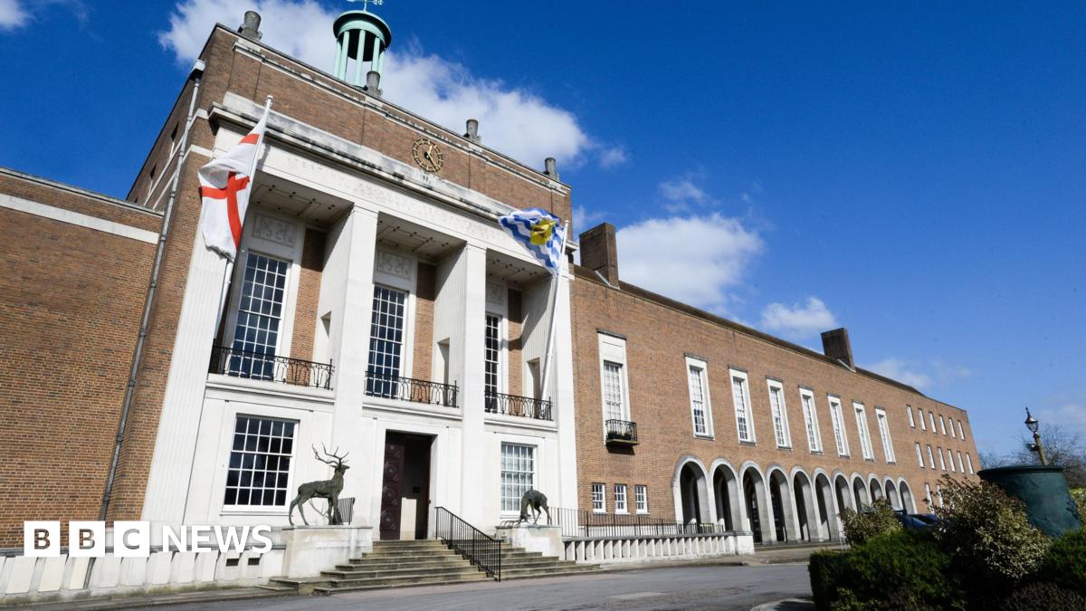 Devolution deals discussed by local councils - BBC News