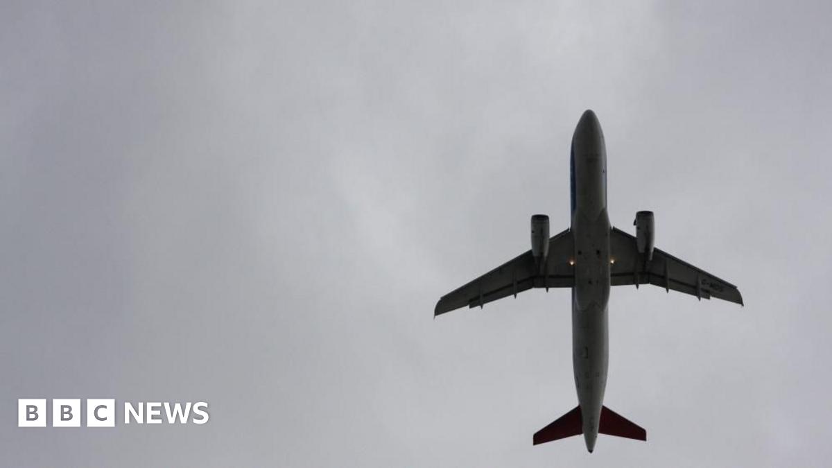 Flight turbulence: What is it, when does it happen and why? - BBC News