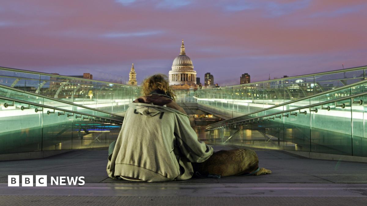 Homelessness: People living on London's streets rises by 26% - BBC News