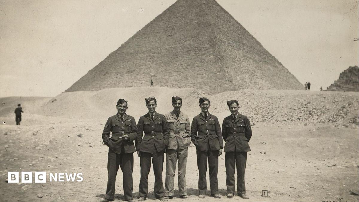 Names of 9,000 forgotten WW2 RAF bomber crews recognised - BBC News