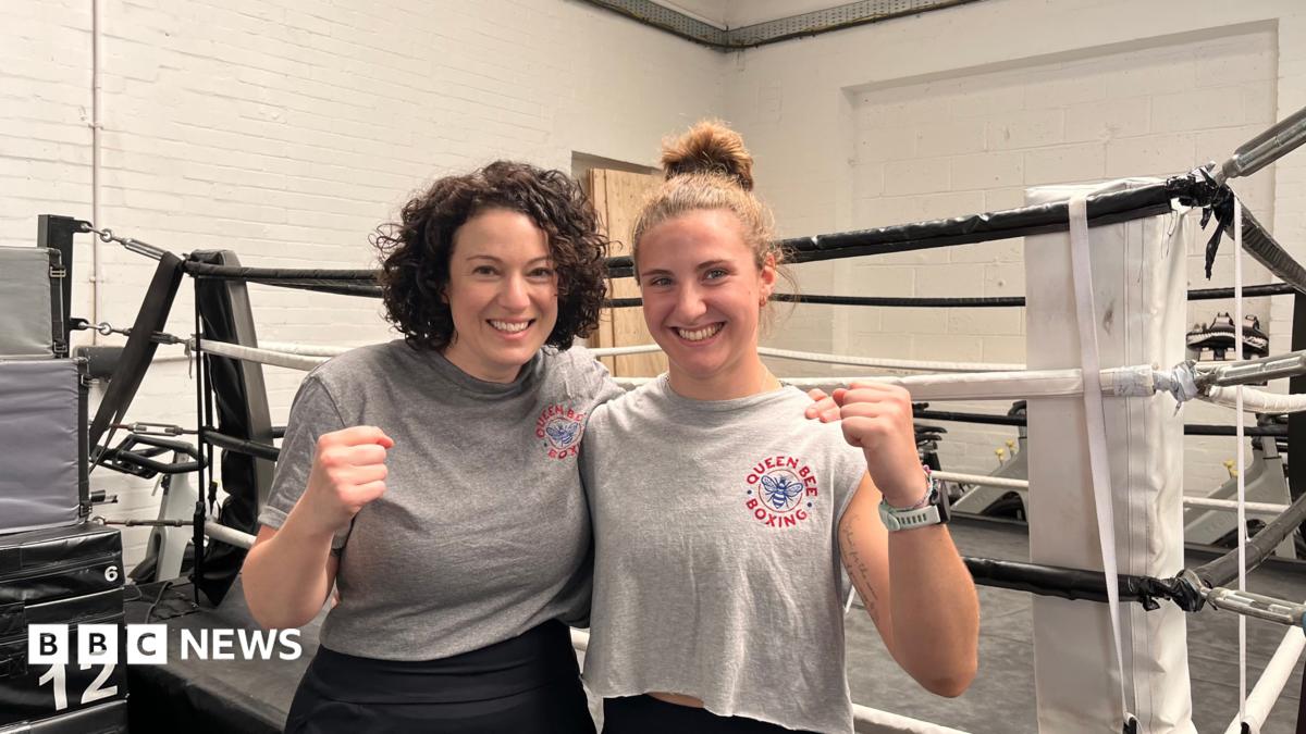 St Albans boxing club hopes to give women more confidence - BBC News