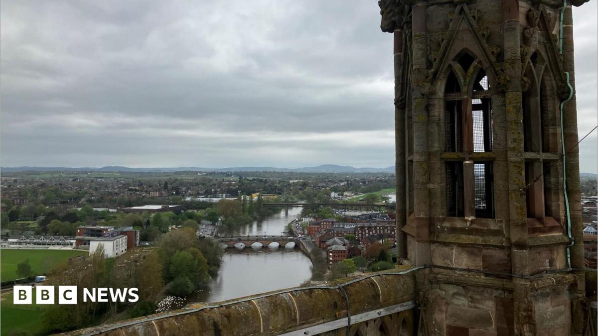 Worcester Cathedral clock tower reopens after work and pandemic - BBC News
