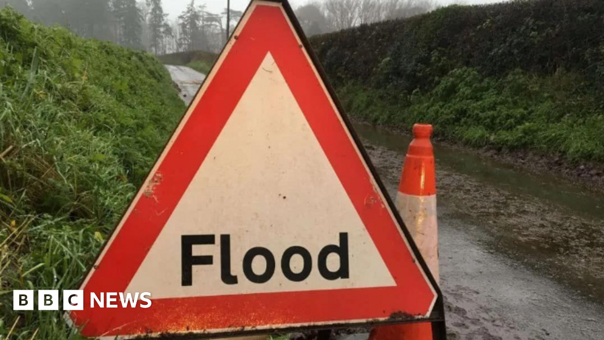Devon and Cornwall flood warnings with more heavy rain expected - BBC News