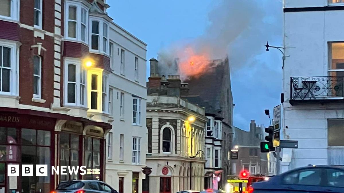 Weymouth: Restaurant owners 'devastated' by fire - BBC News