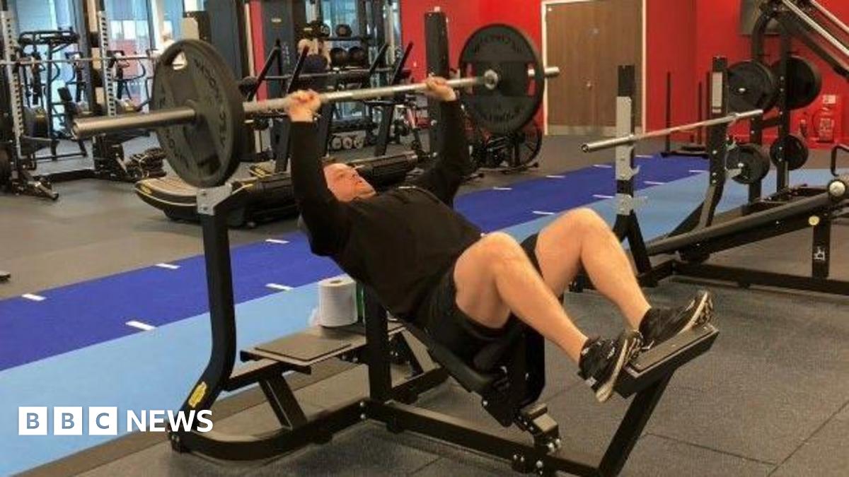 Widnes: Halton Council opens new £30m leisure centre - BBC News