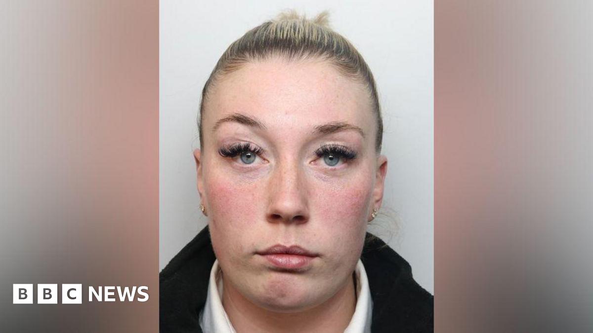 Five Wells prison officer jailed over relationship with inmate - BBC News